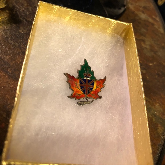 Vintage | Jewelry | Vtg Sterling Enamel Canadian Maple Leaf Crest Pin ...